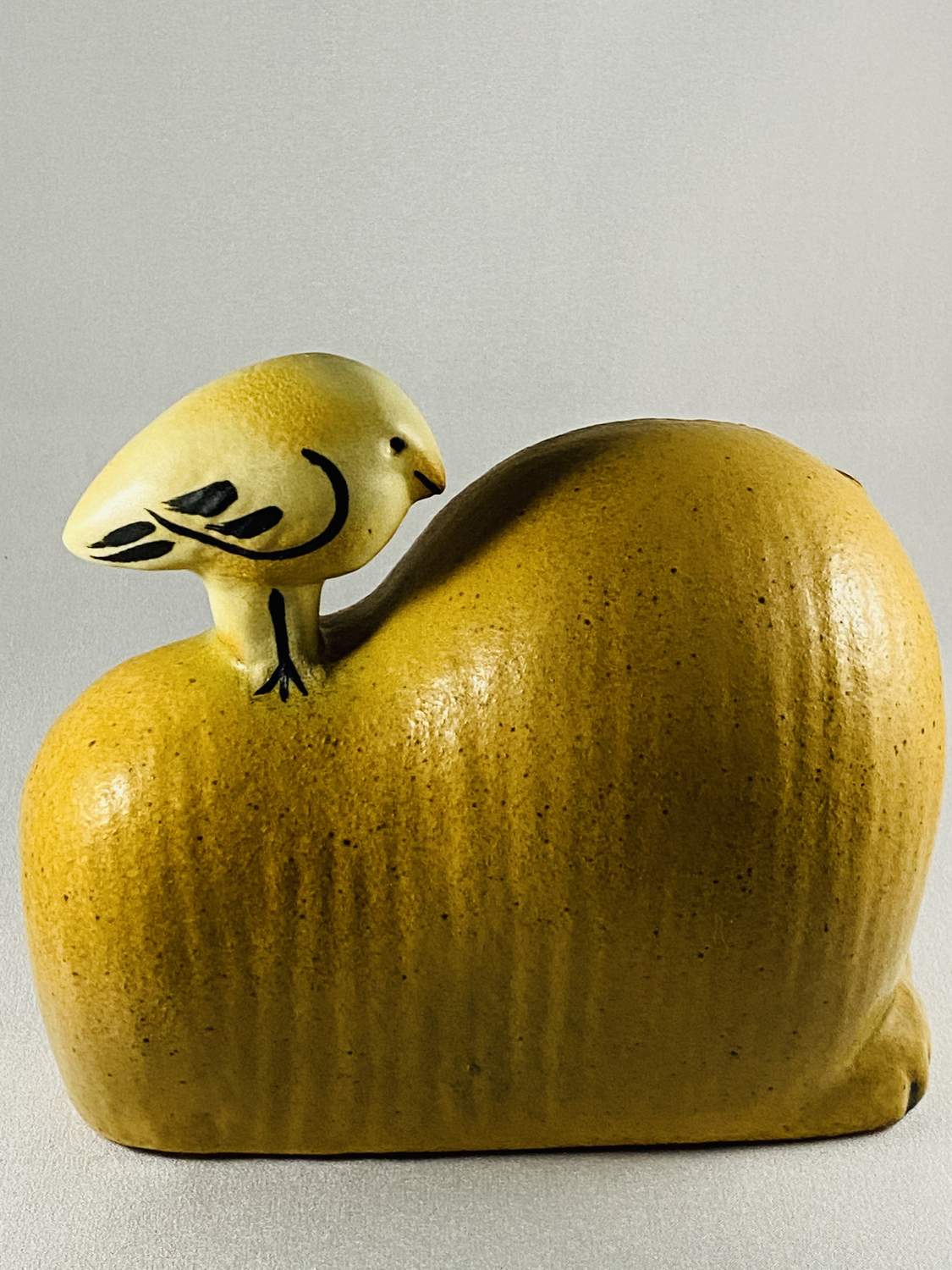 Gustavsberg - Lejon med fågel design Lisa Larson — Glasprinsen